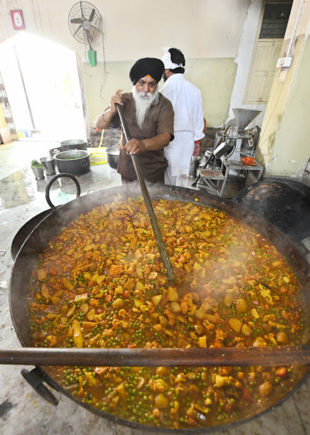 The Role of Community Kitchens India: Food for Body and Mind - Hogr Blog