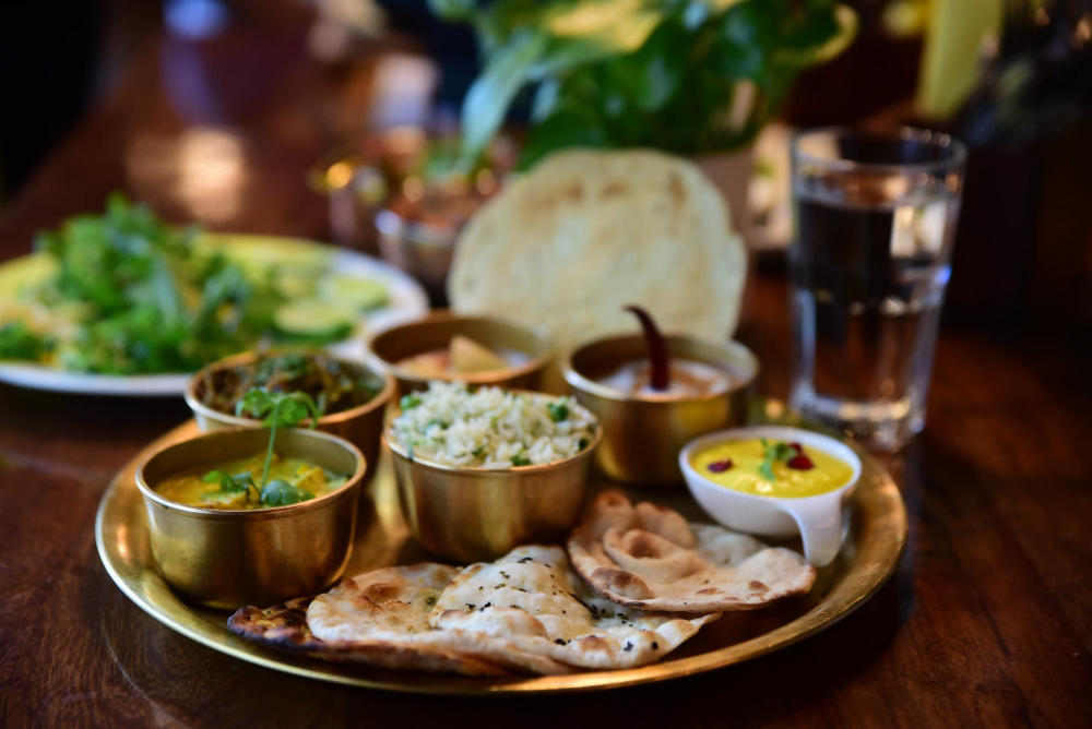 Must-Try Thali Restaurants in India for an Authentic Experience - Hogr Blog